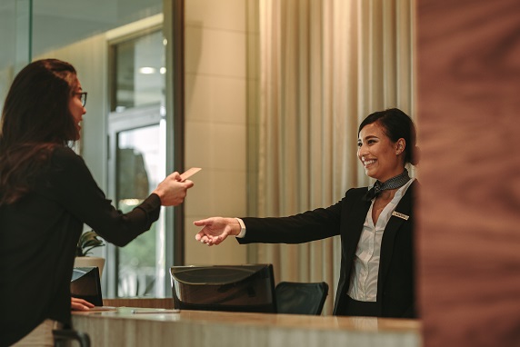 How to handle customer complaints in a hotel or restaurant - Ikon Solutions